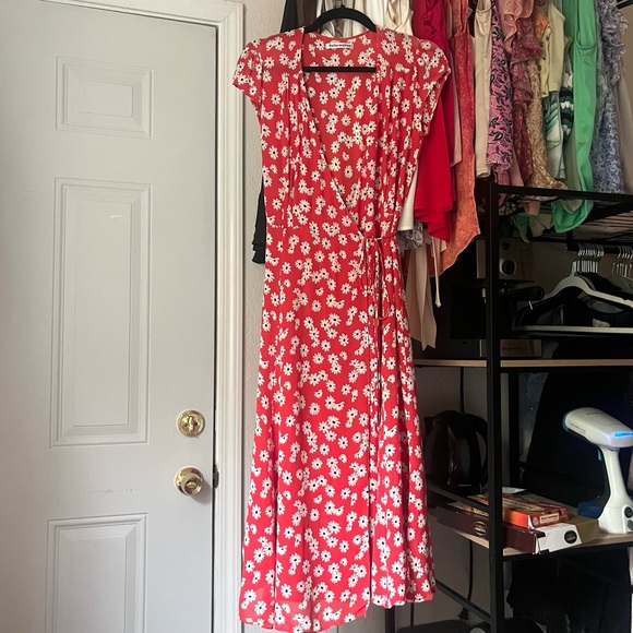 Reformation | Dresses | Reformation Red Daisy Floral Viscose Short ...
